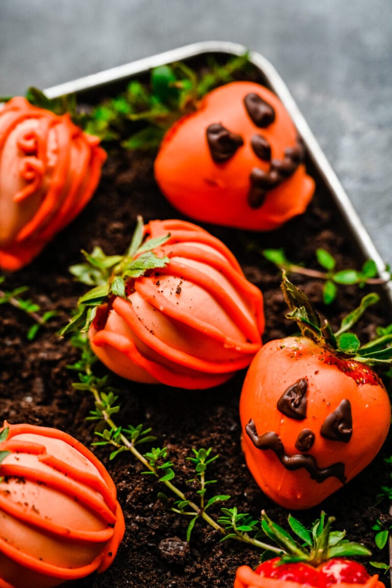 Halloween Chocolate Covered Strawberries - Crowded Kitchen