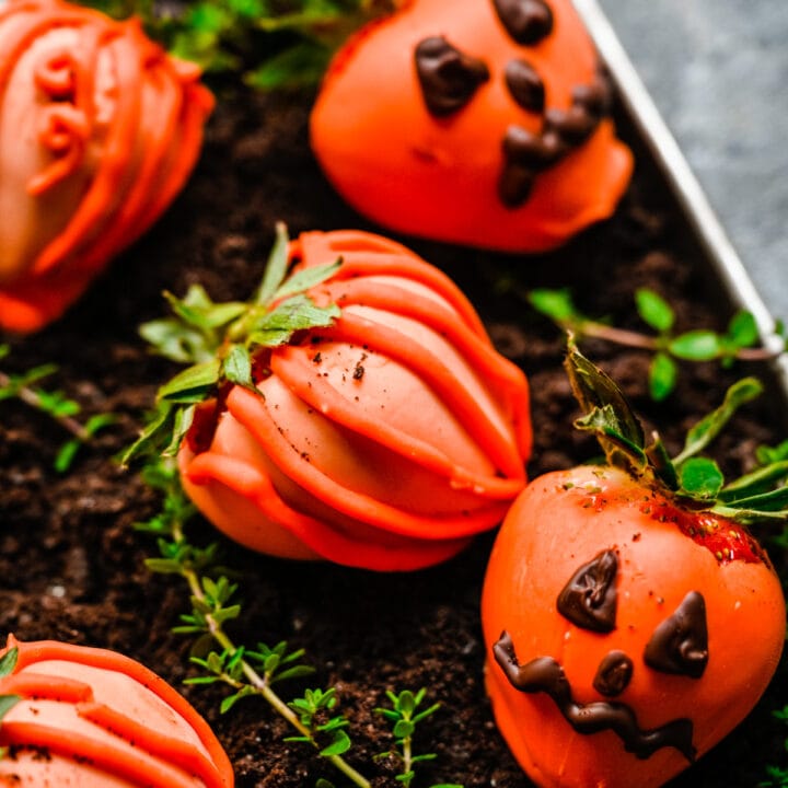 Halloween Chocolate Covered Strawberries - Crowded Kitchen